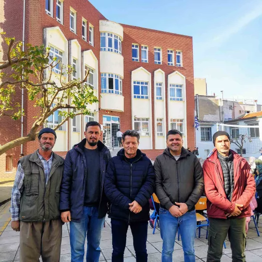 Πλήθος κόσμου στο Ιεροσπουδαστήριο, στο κάλεσμα των 10 τελειόφοιτων | xronos.gr